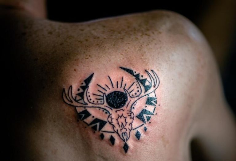 Tattoo Cracking: How To Deal With A Cracked Tattoo? - TattooLous